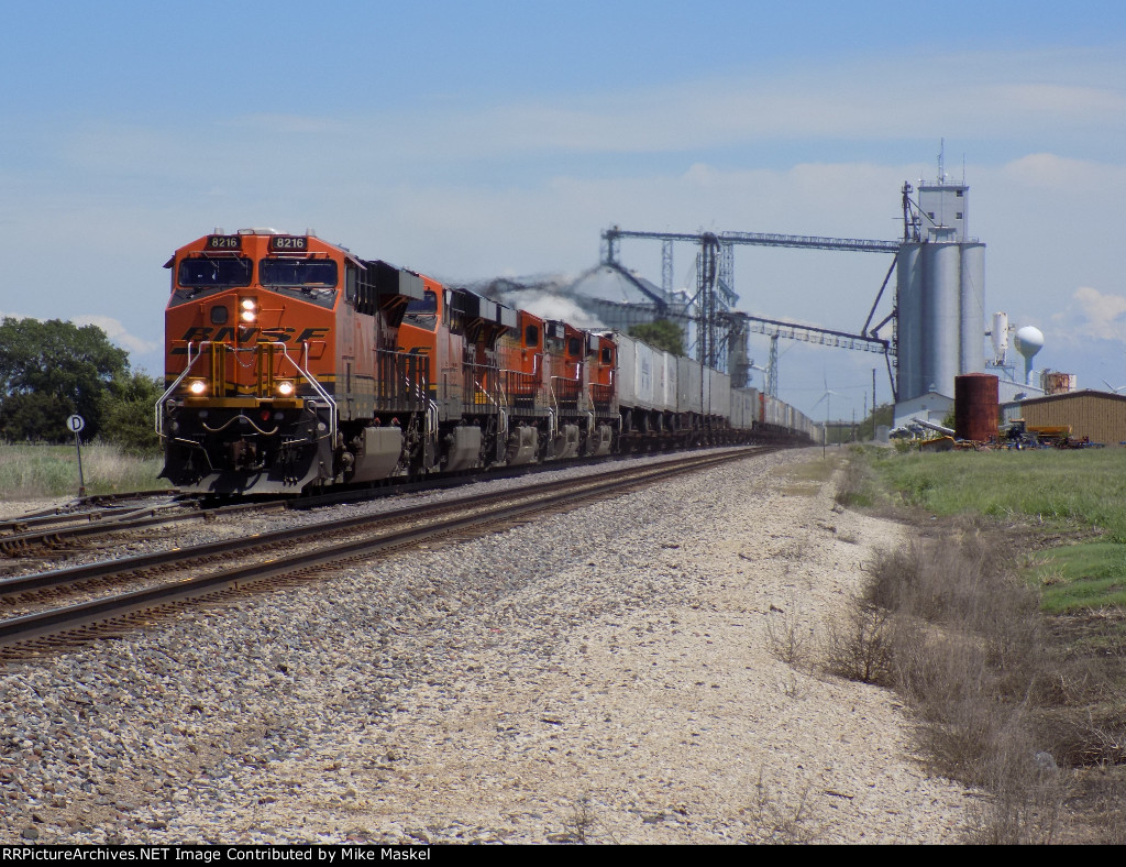 BNSF 8216